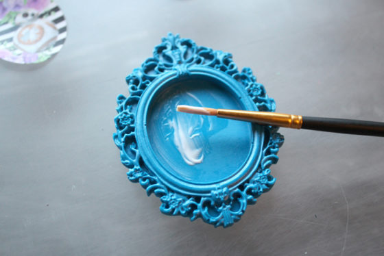 Custom Cameo Resin Pins DIY - Resin Crafts Blog