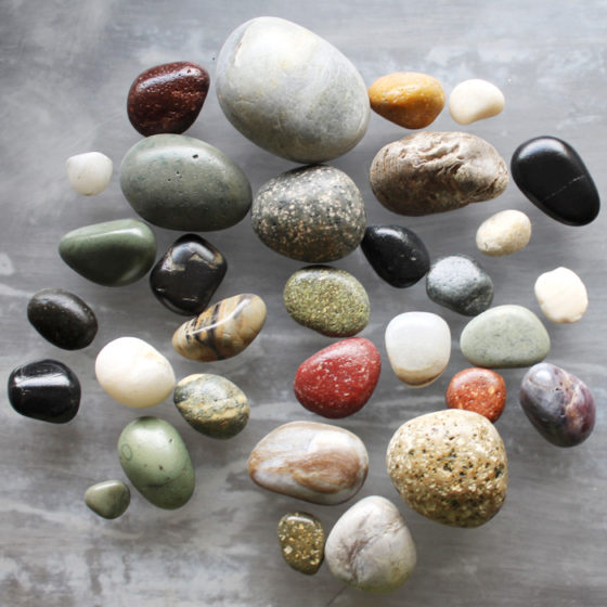 Polished Rocks with High Gloss Resin Spray DIY - Resin Crafts Blog