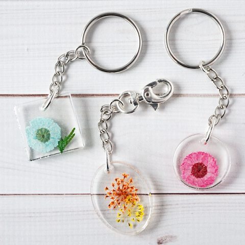 DIY Resin Flower Keychains - Resin Crafts Blog