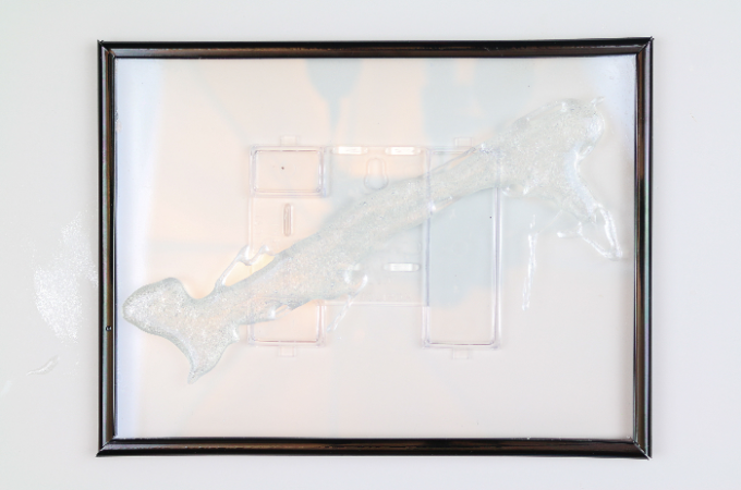 Add Resin to Floating Frame - Resin Crafts Blog