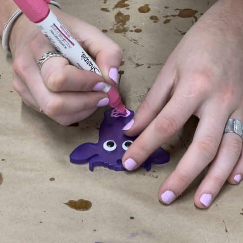 cow-magnet-with-googly-eyes-and-pink-nose - Resin Crafts Blog