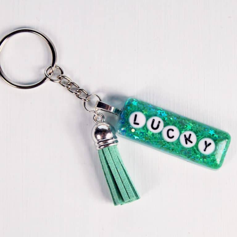 DIY Lucky Glitter Resin Keychain - Resin Crafts Blog